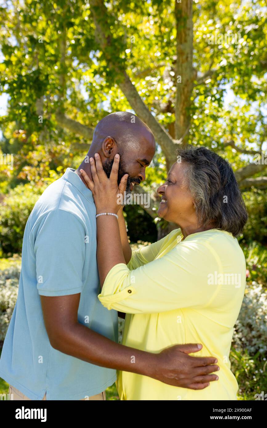 Diverse couple enjoying vacation hi-res stock photography and images ... Diverse couple enjoying vacation hi-res stock photography and images ...