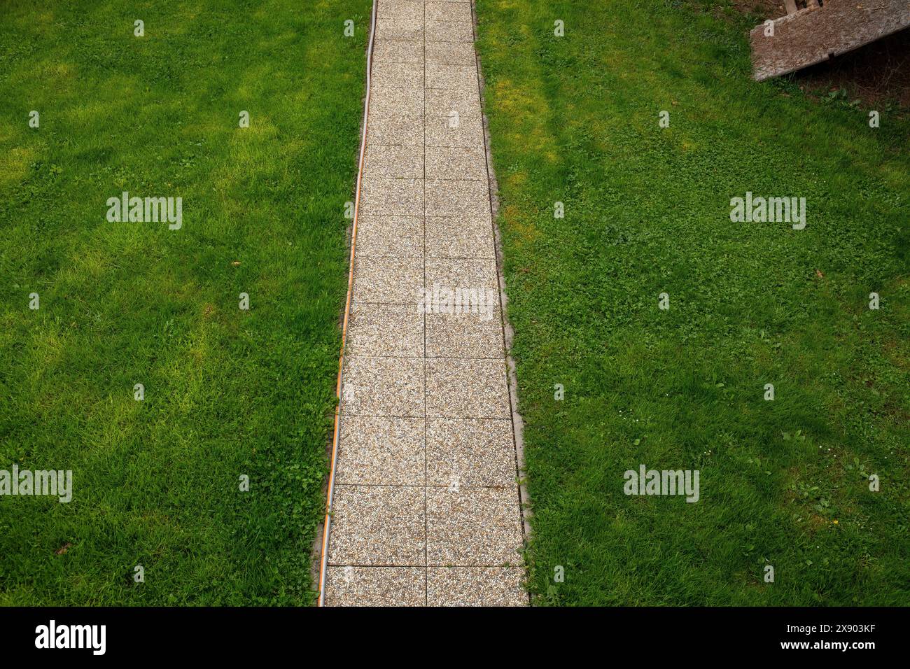 Pathway in garden high quality hi-res stock photography and images - Alamy