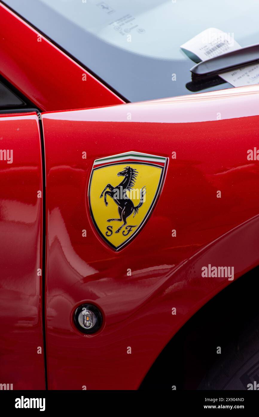 Ferrari Logo Vermelho Automotivo Os Museus Da Ferrari Em Modena E