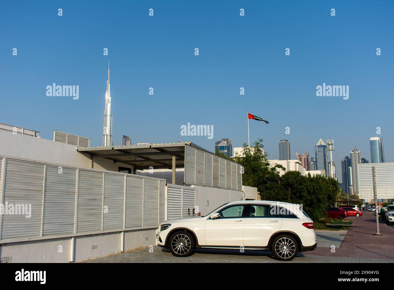 Mercedes skyscraper hi-res stock photography and images - Alamy