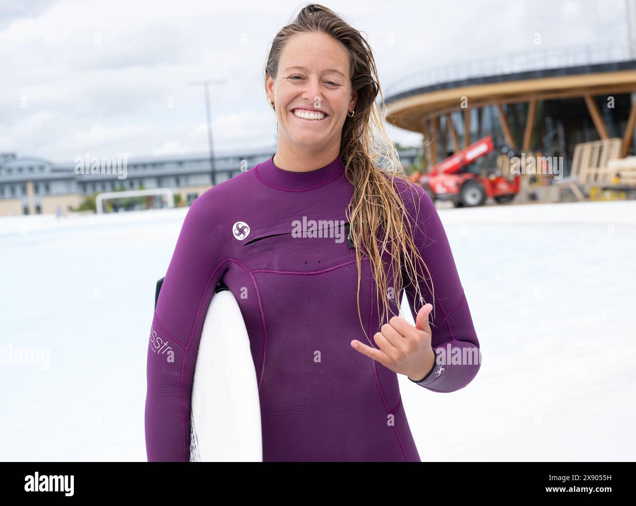 28 May 2024, Bavaria, Hallbergmoos: Camilla Kemp, surfer, stands before ...