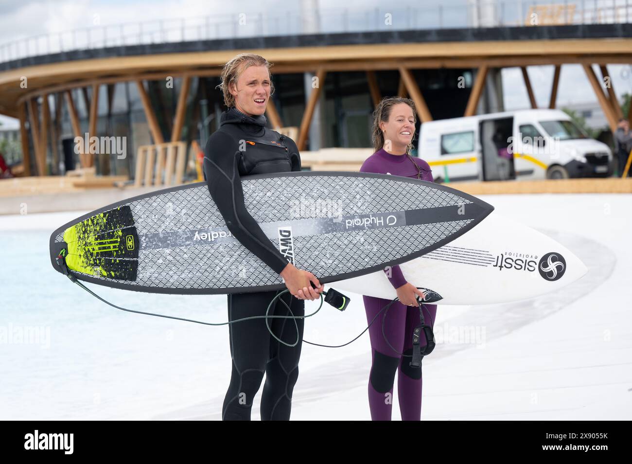 28 May 2024, Bavaria, Hallbergmoos: Tim Elter, surfer, and Camilla Kemp ...