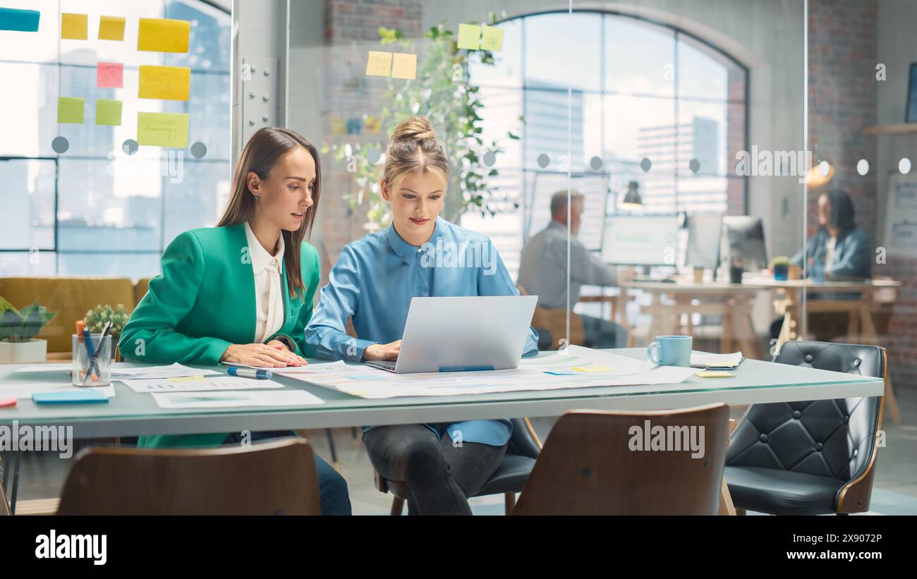 Laptop meeting legal team hi-res stock photography and images - Alamy