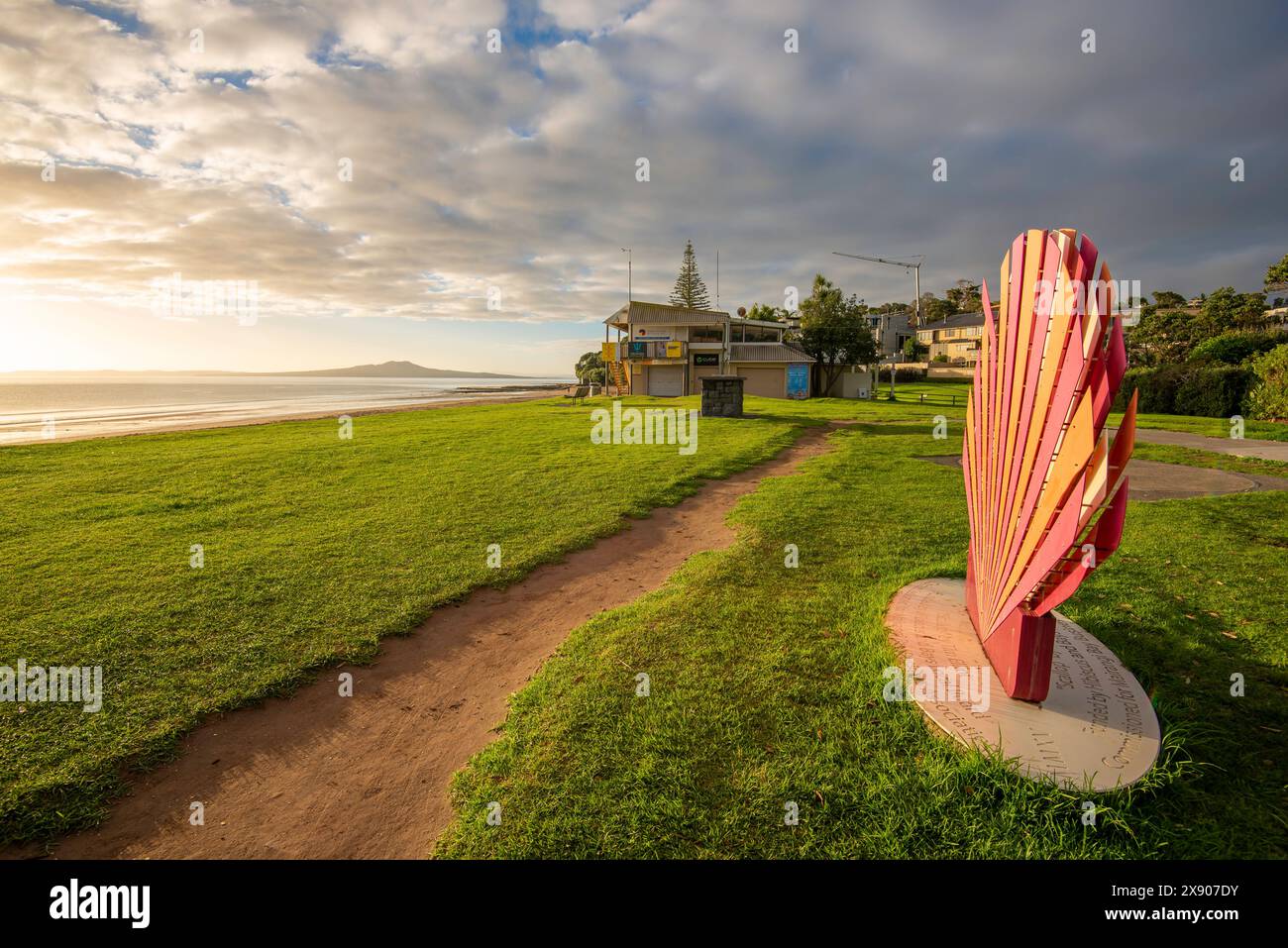 Mairangi bay beach surf lifesaving club hi-res stock photography and ...