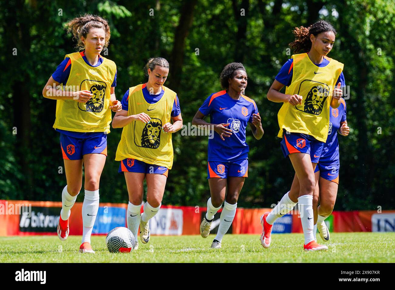 Niña de futbol hi-res stock photography and images - Alamy