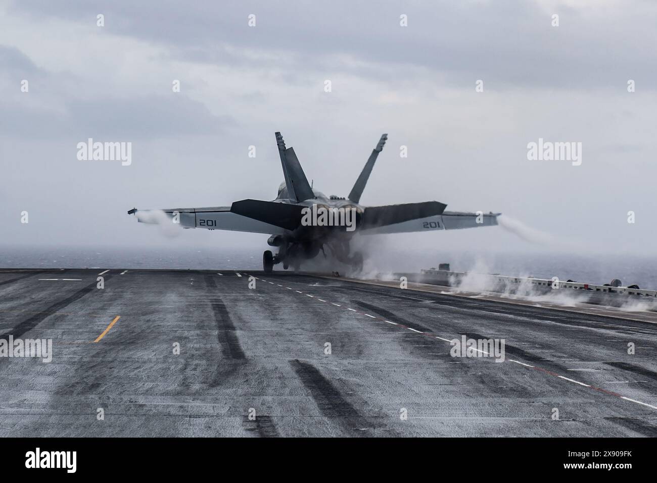 240527-N-SI601-1160 PHILIPPINE SEA (May 27, 2024) An F/A-18E Super ...