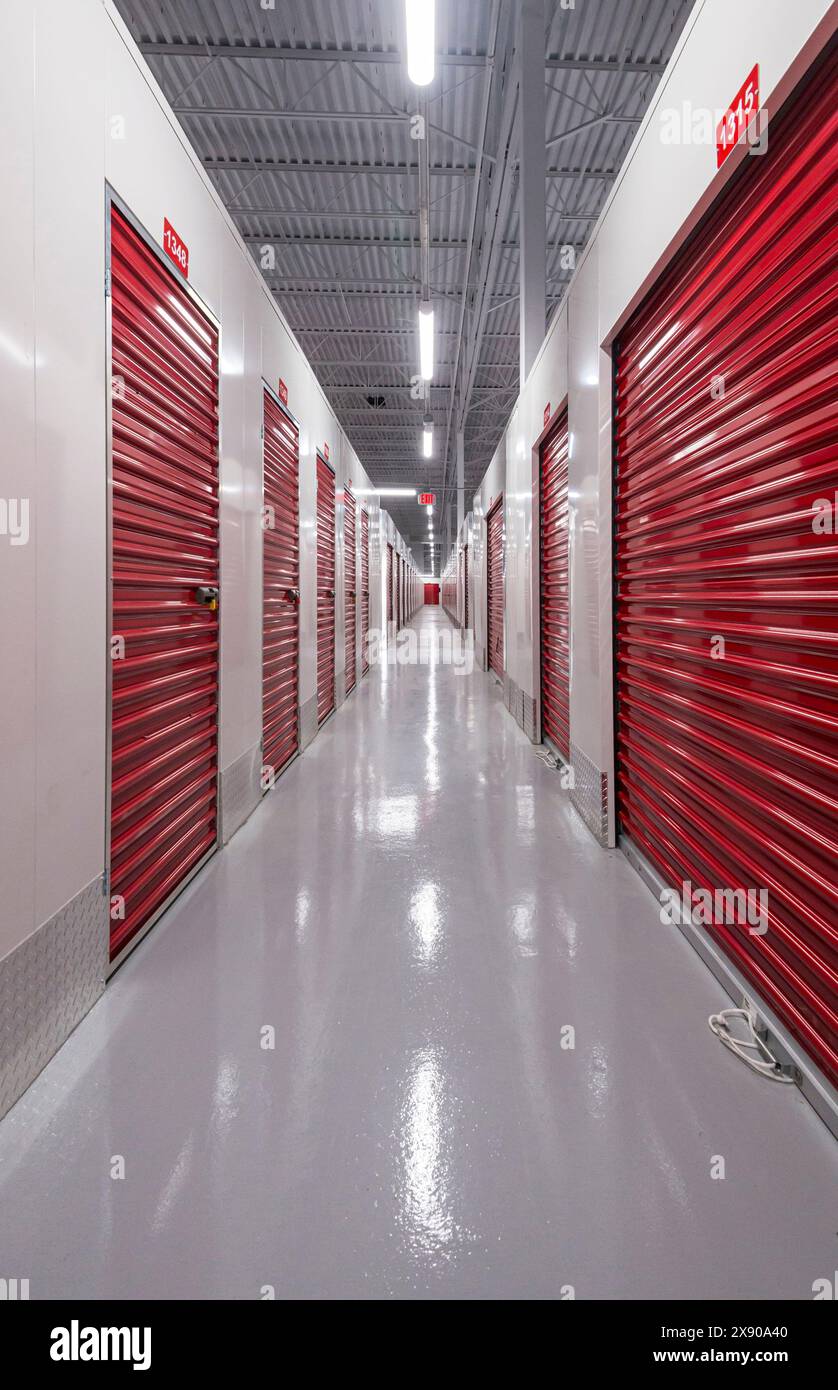Storage metal door hi-res stock photography and images - Alamy