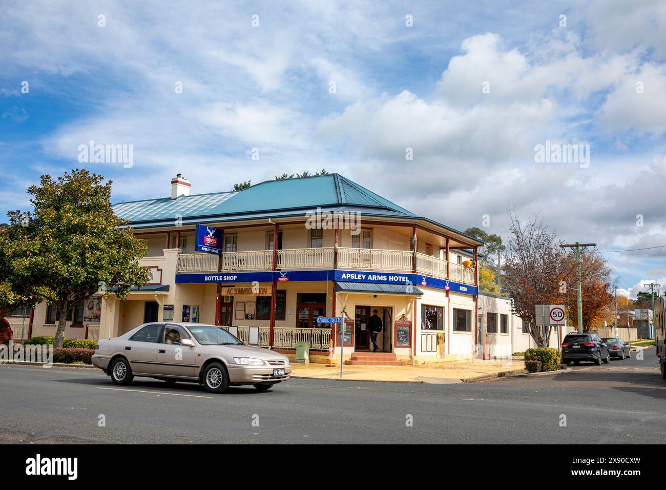 Walcha town in New South Wales, Apsley Arms Hotel bar and pub in this ...