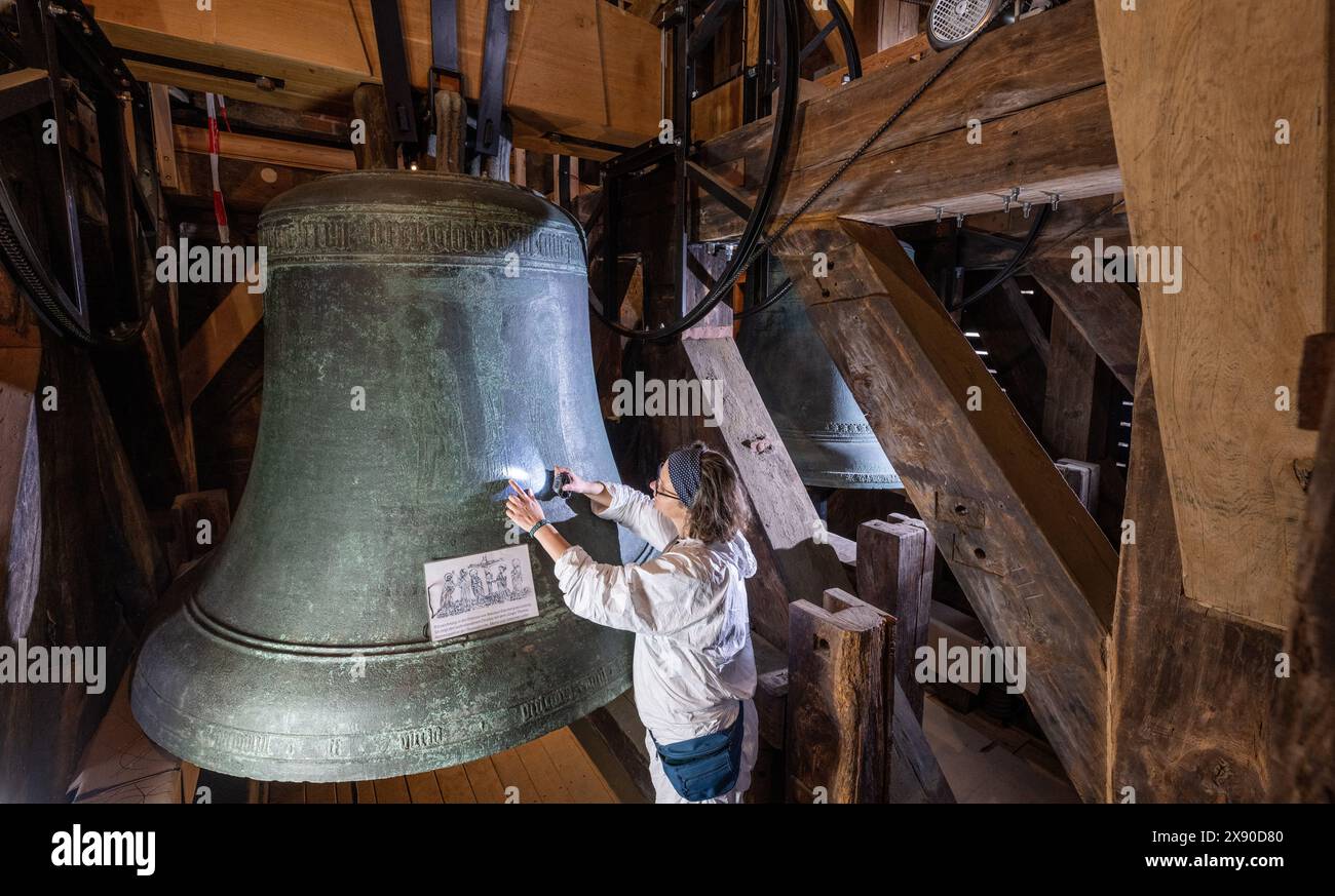 28 May 2024, Saxony, Leipzig: In the belfry of St. Thomas Church in ...
