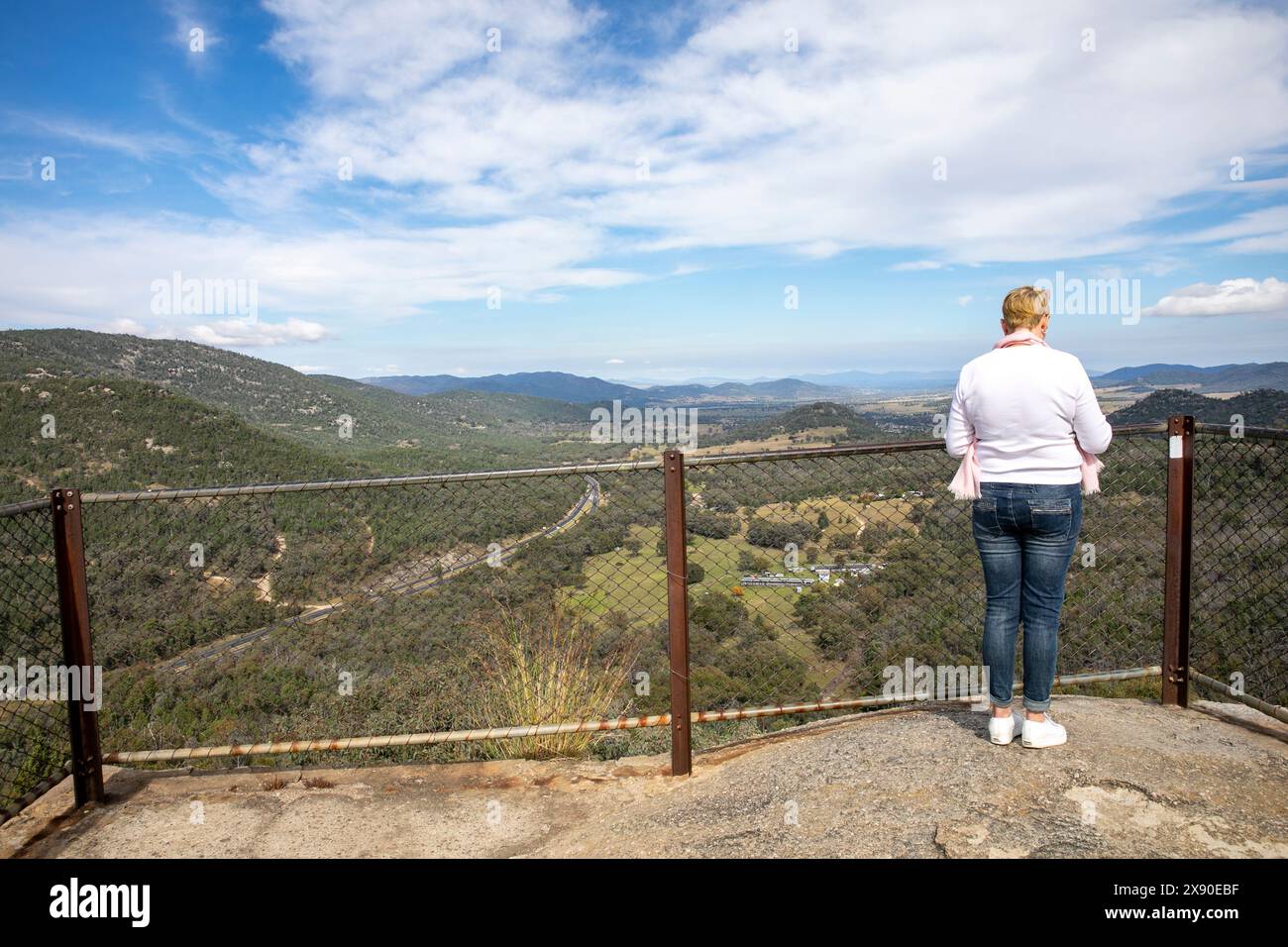 Moonbi lookout and park on the New England Highway in Tamworth provides ...