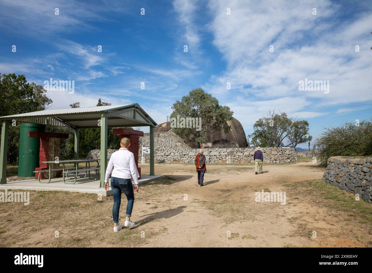 Moonbi lookout and park on New England Highway in Tamworth, tourists ...