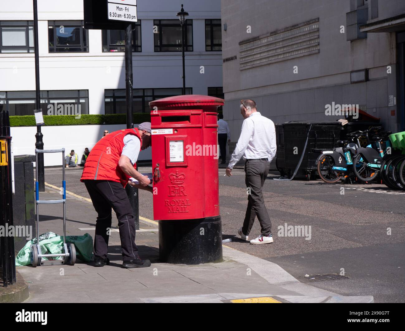 Daily mail office london hi-res stock photography and images - Alamy