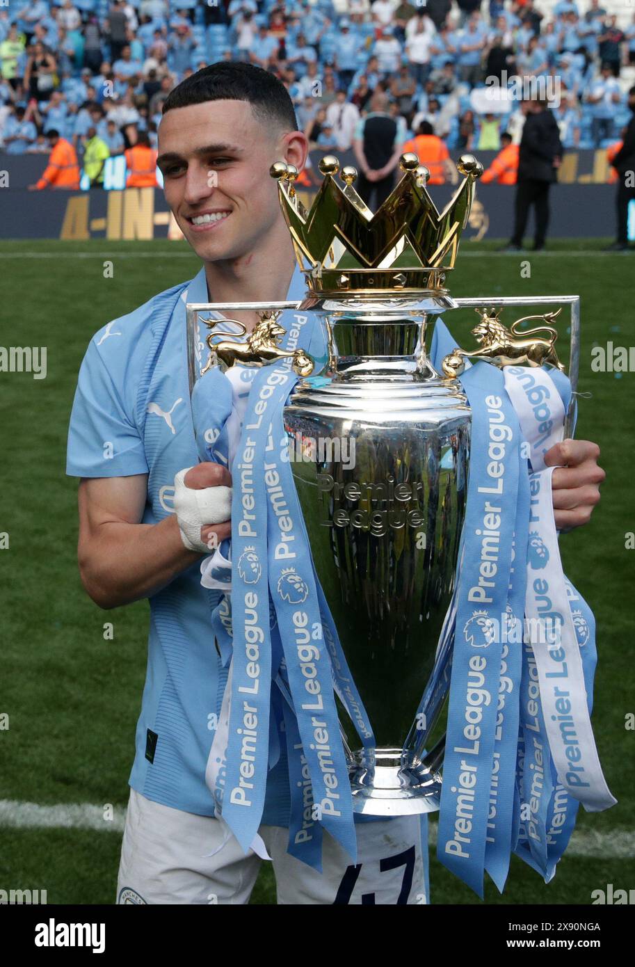 Phil foden premier trophy hi-res stock photography and images - Alamy
