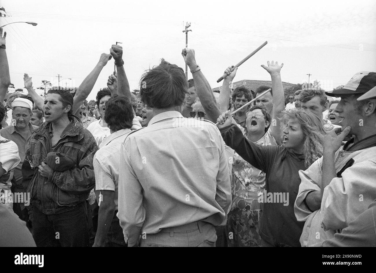 Ruyterwacht (former whites only area). Residents protest and threaten ...