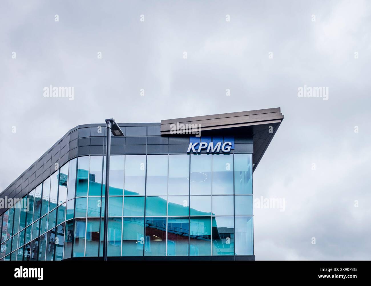 KPMG building in Leeds Stock Photo - Alamy
