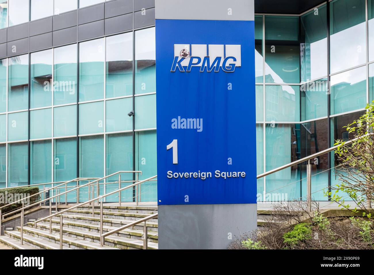 KPMG building in Leeds Stock Photo - Alamy