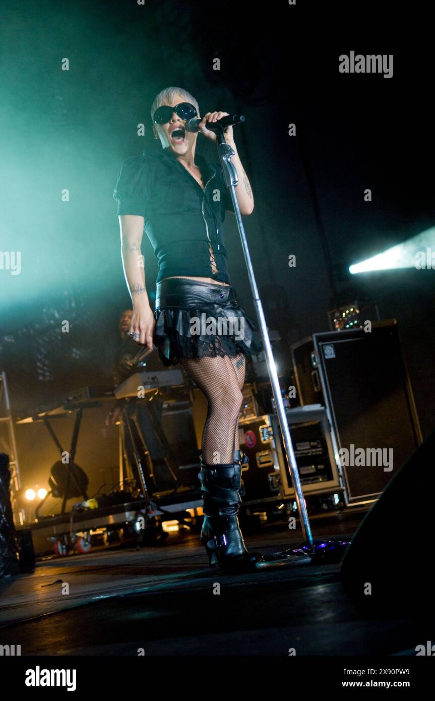 Pop singer pink hi-res stock photography and images - Alamy