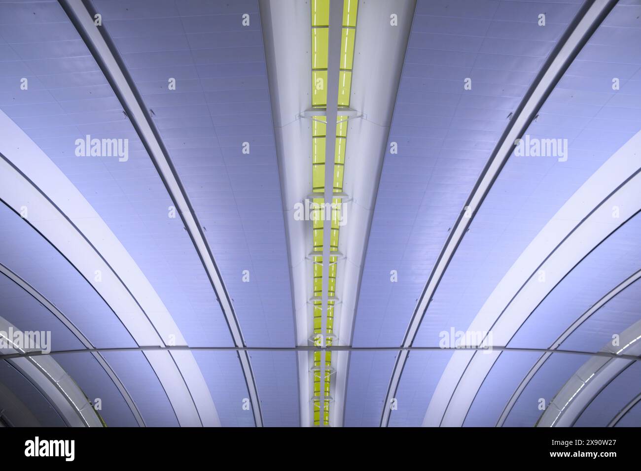 Horizontal lines in ceiling hi-res stock photography and images - Alamy