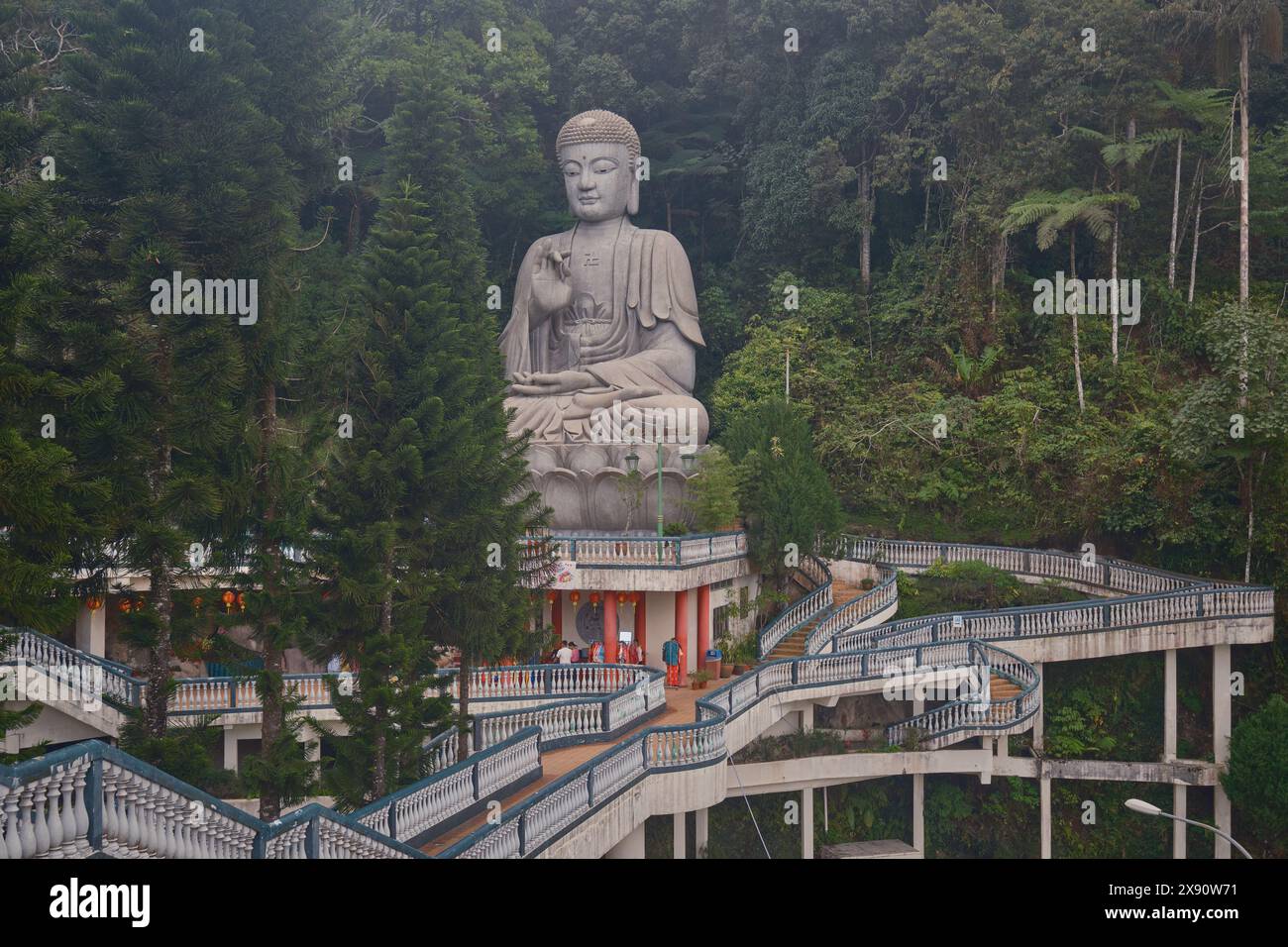 Large statue of Buddha in The Chin Swee Caves Temple in Genting ...