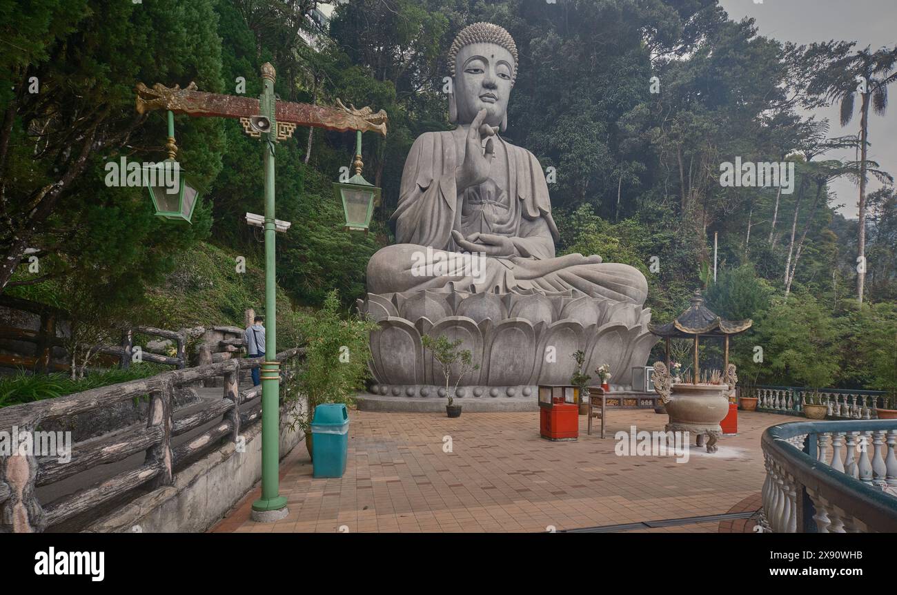 Large statue of Buddha in The Chin Swee Caves Temple in Genting ...