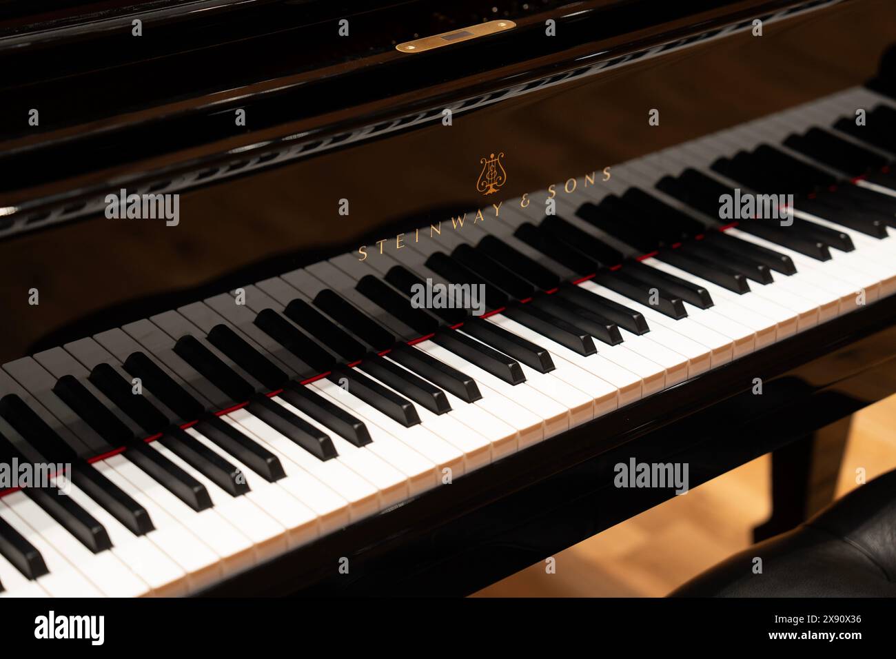 Steinway keys hi-res stock photography and images - Alamy