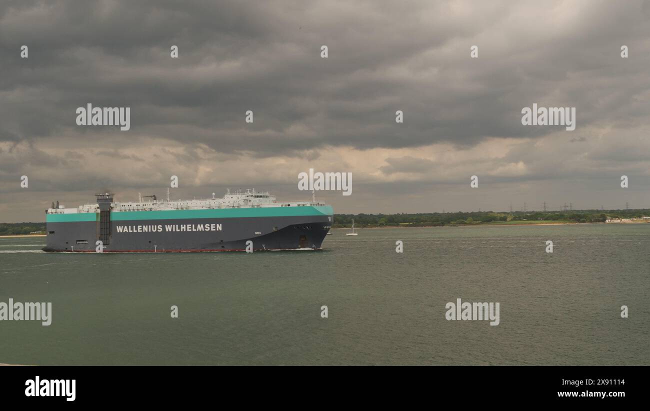 Wallenius Wilhelmsen ship Tarifa leaves Southampton port and sails on ...