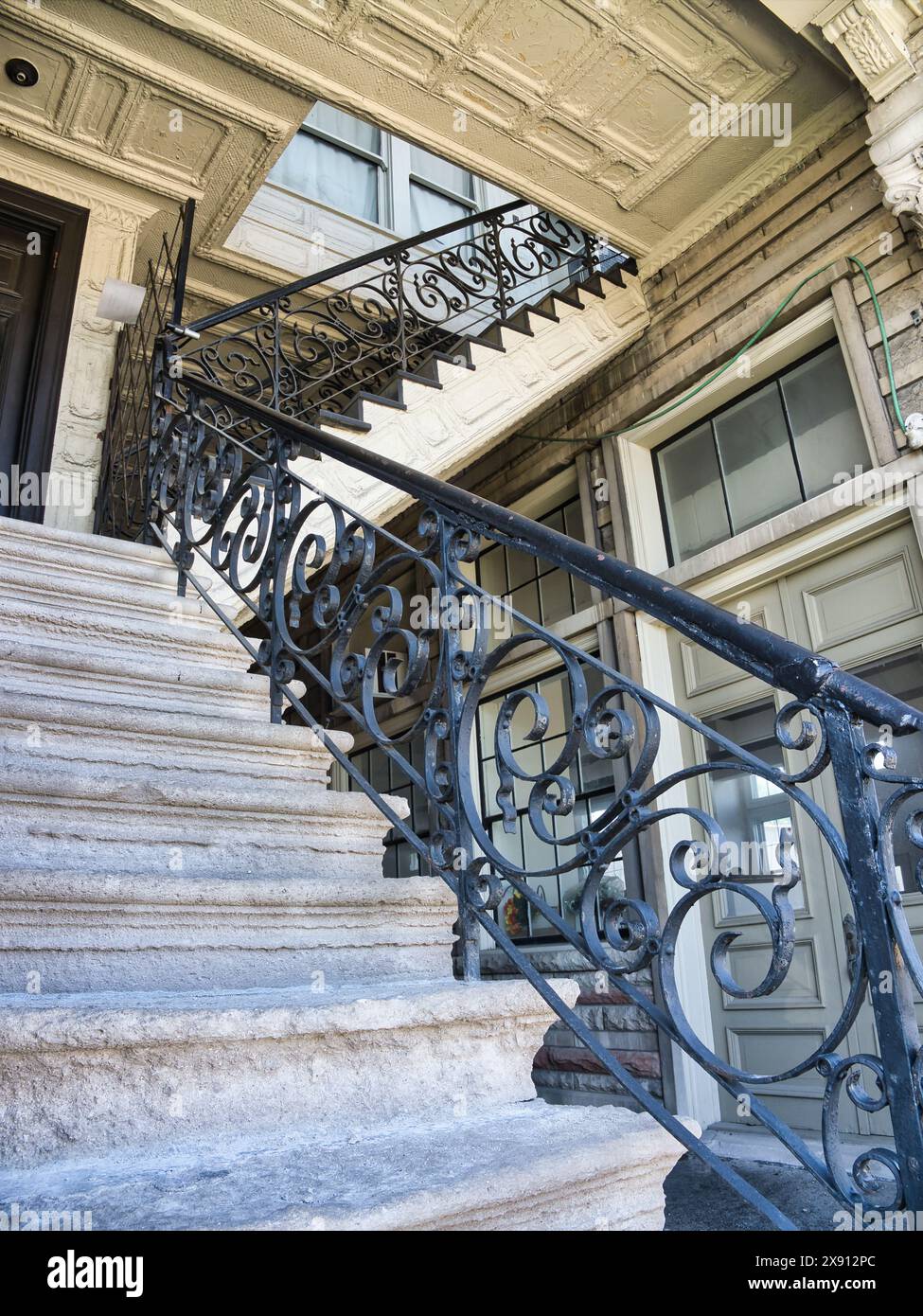 Well built building hi-res stock photography and images - Alamy