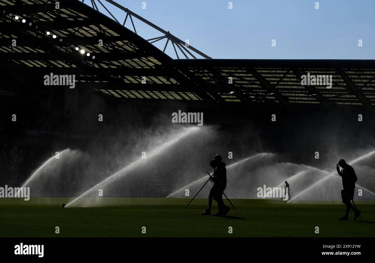 Brighton amex stadium pitch hi-res stock photography and images - Alamy