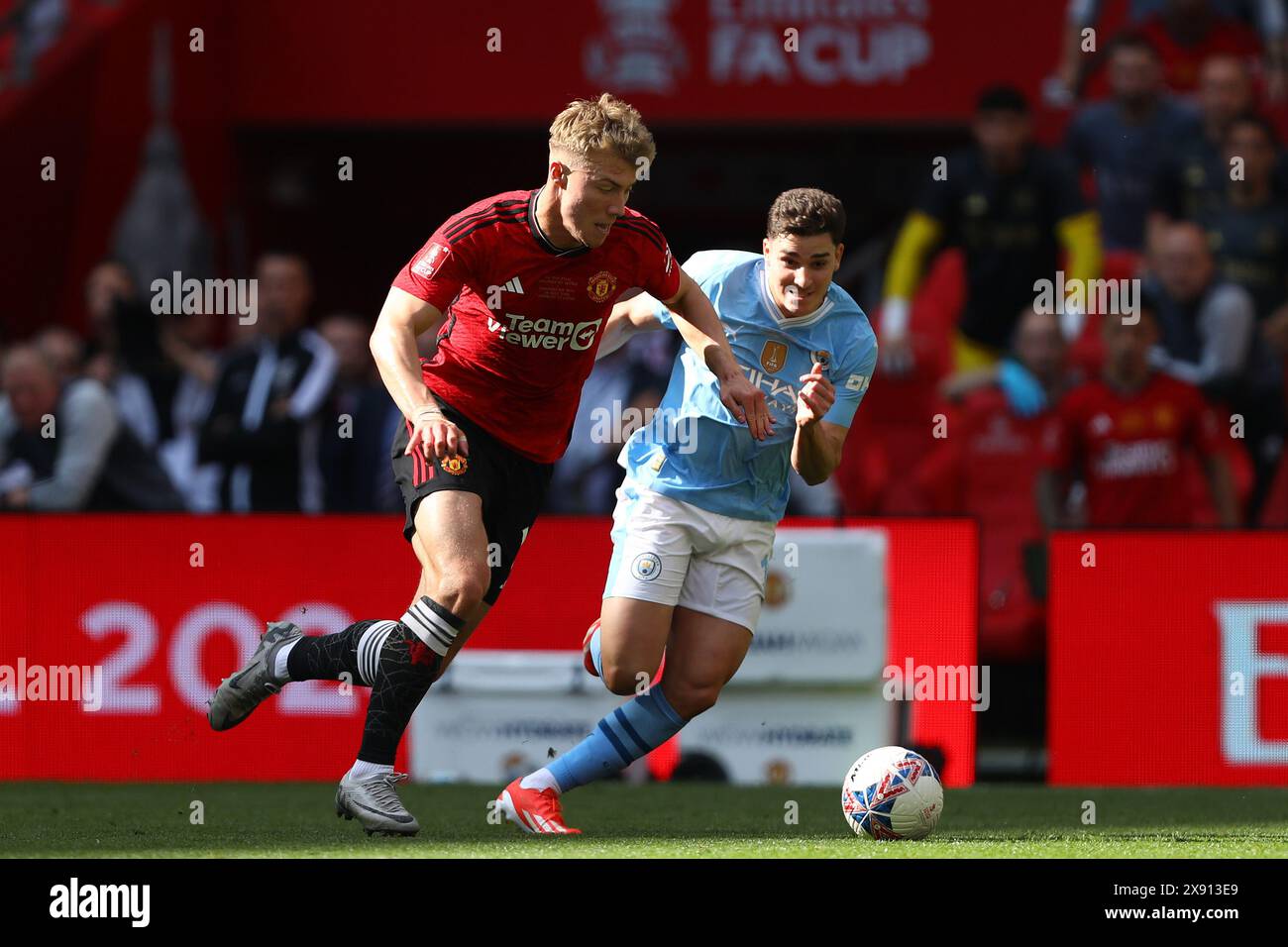 Rasmus Hojlund of Manchester United and Julian Alvarez of Manchester ...
