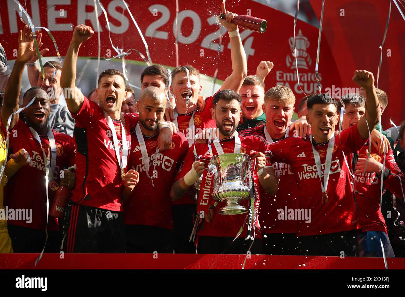 Bruno Fernandes of Manchester United and team mates celebrate with the ...