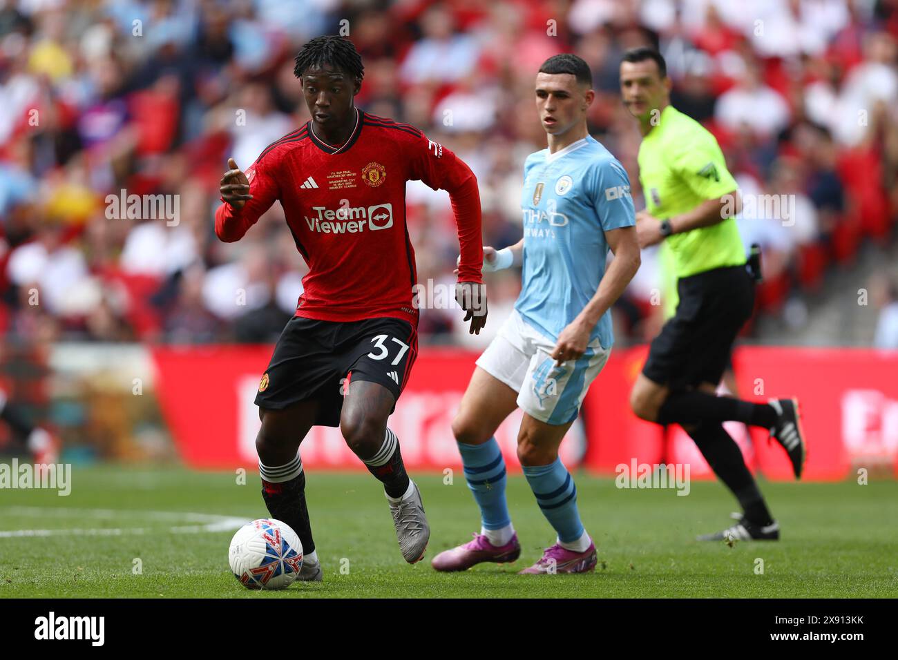 Kobbie Mainoo of Manchester United and Phil Foden of Manchester City ...