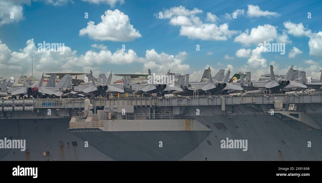 Uss theodore roosevelt cvn 71 hi-res stock photography and images - Alamy