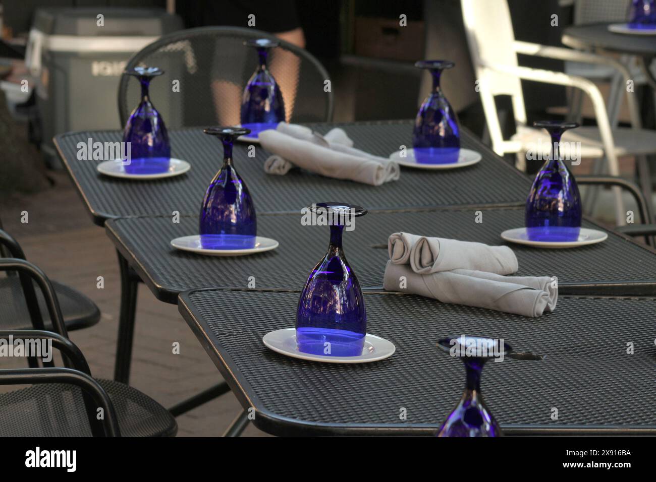 Table setting at outside terrace of restaurant Stock Photo - Alamy