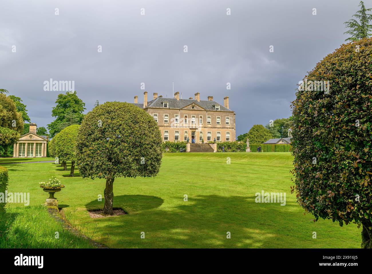 Buscot park hi-res stock photography and images - Alamy