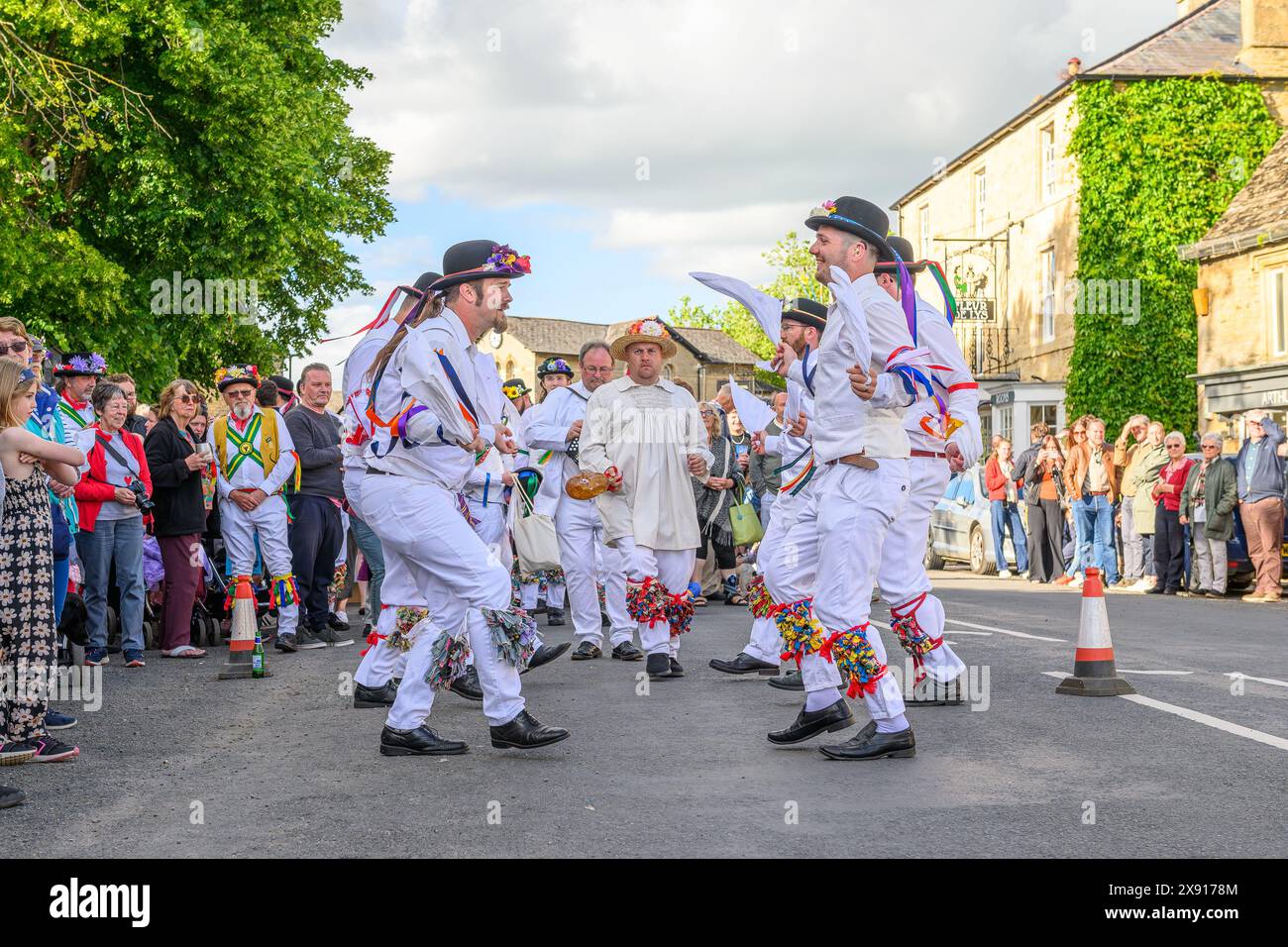 Morris dancing traditions hi-res stock photography and images - Alamy