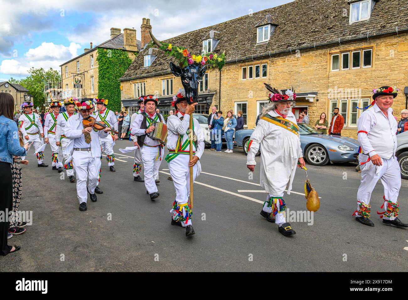 Dancing morris men hi-res stock photography and images - Alamy