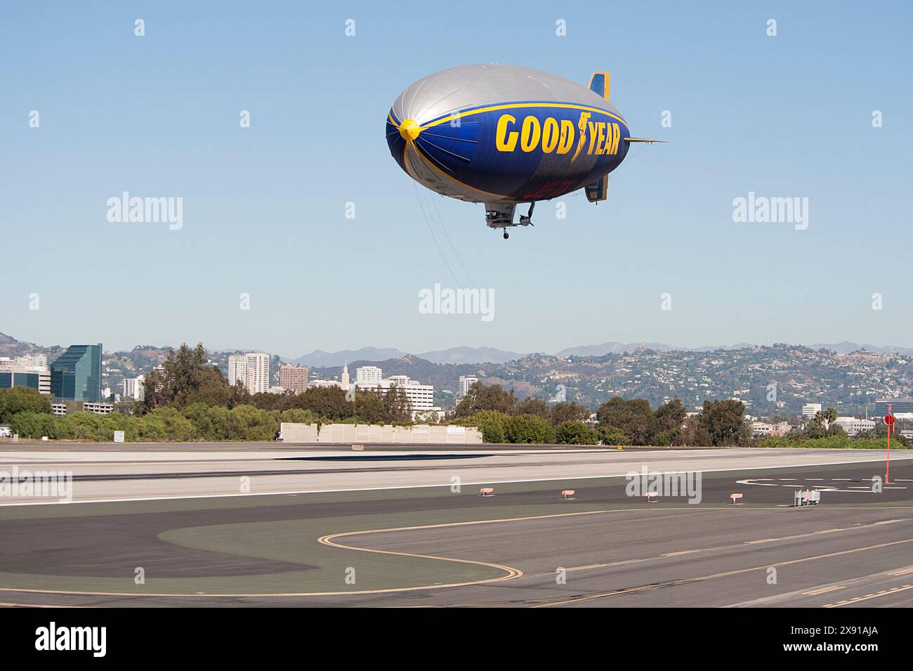 1979 aircraft GOODYEAR GZ-20A Dirigible over Santa Monica airport and ...