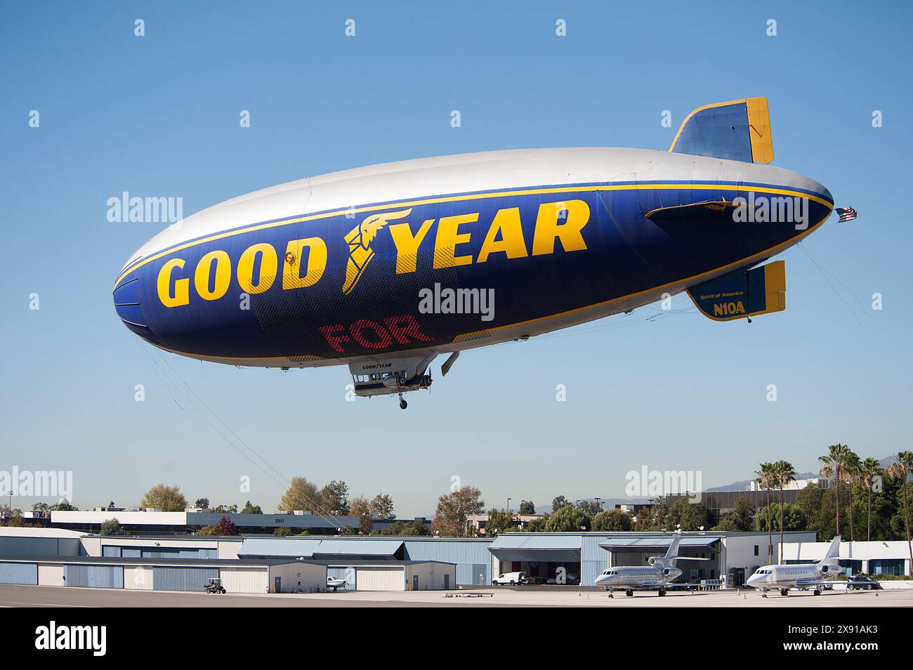1979 aircraft GOODYEAR GZ-20A Dirigible over Santa Monica airport and ...