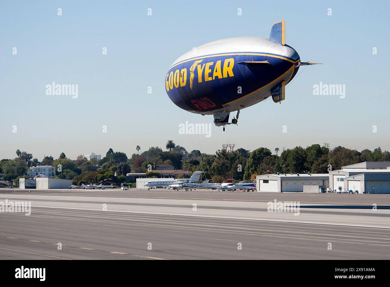 1979 aircraft GOODYEAR GZ-20A Dirigible over Santa Monica airport and ...
