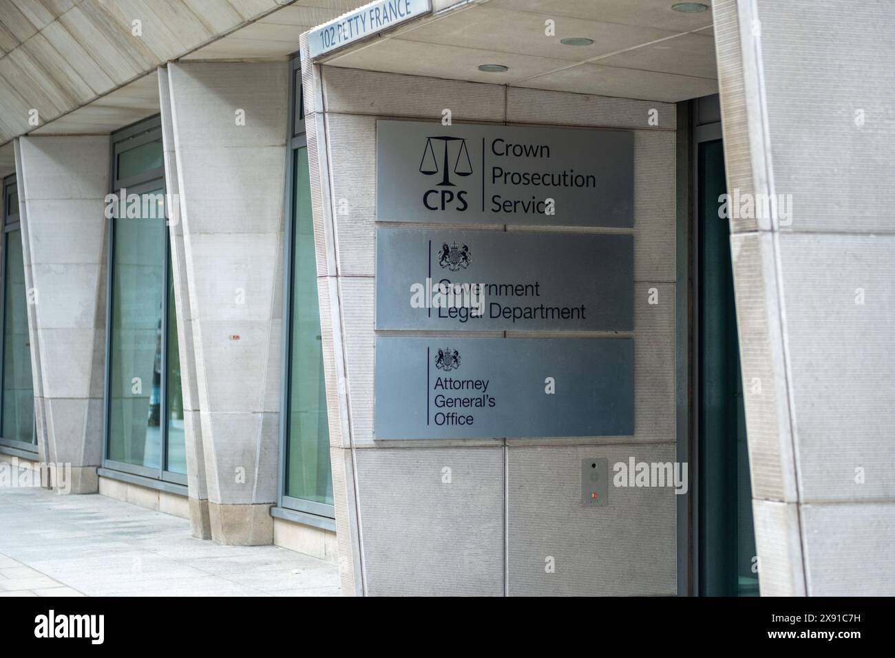 Crown office building hi-res stock photography and images - Alamy