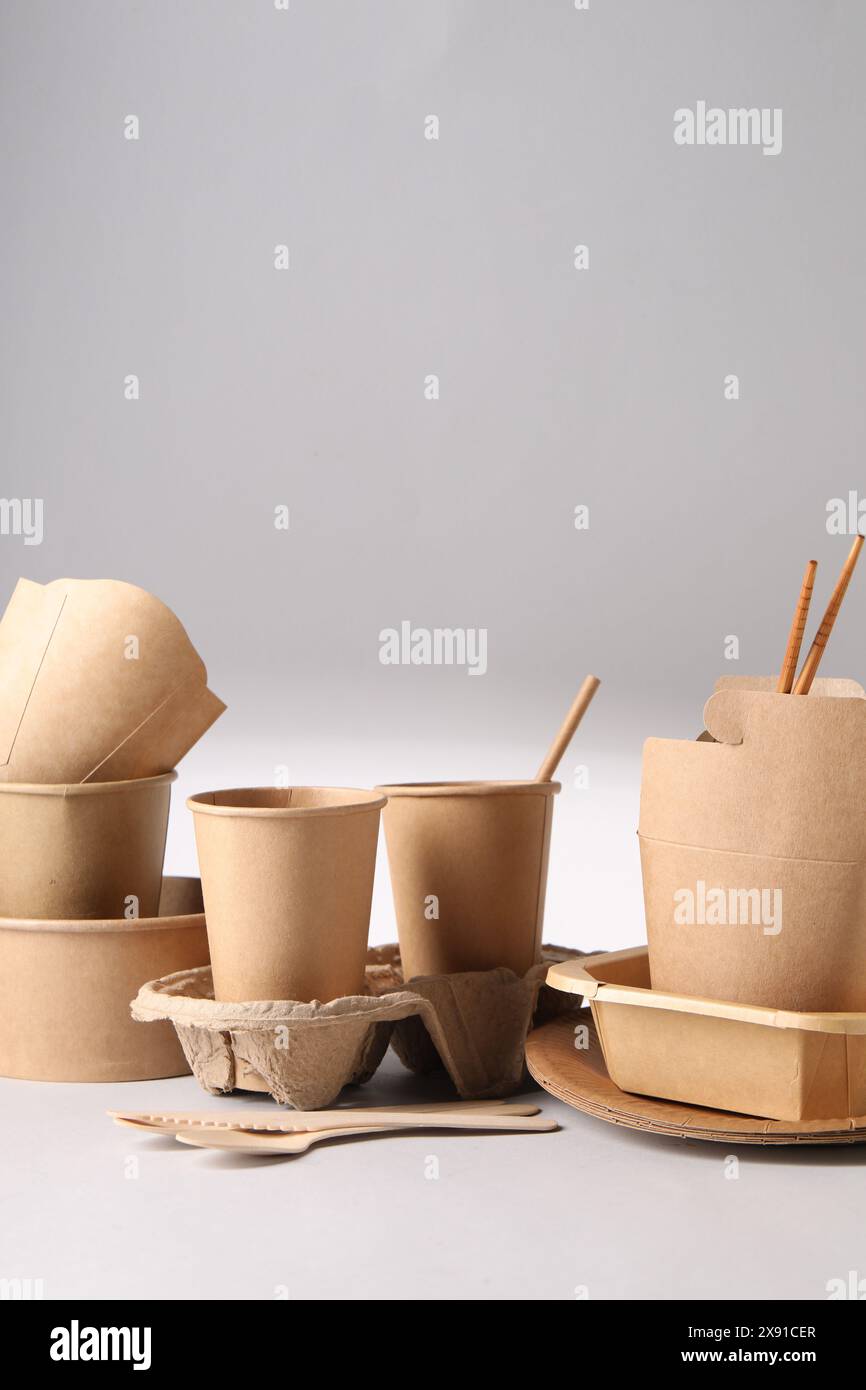 Eco friendly food packaging. Paper containers and tableware on light ...