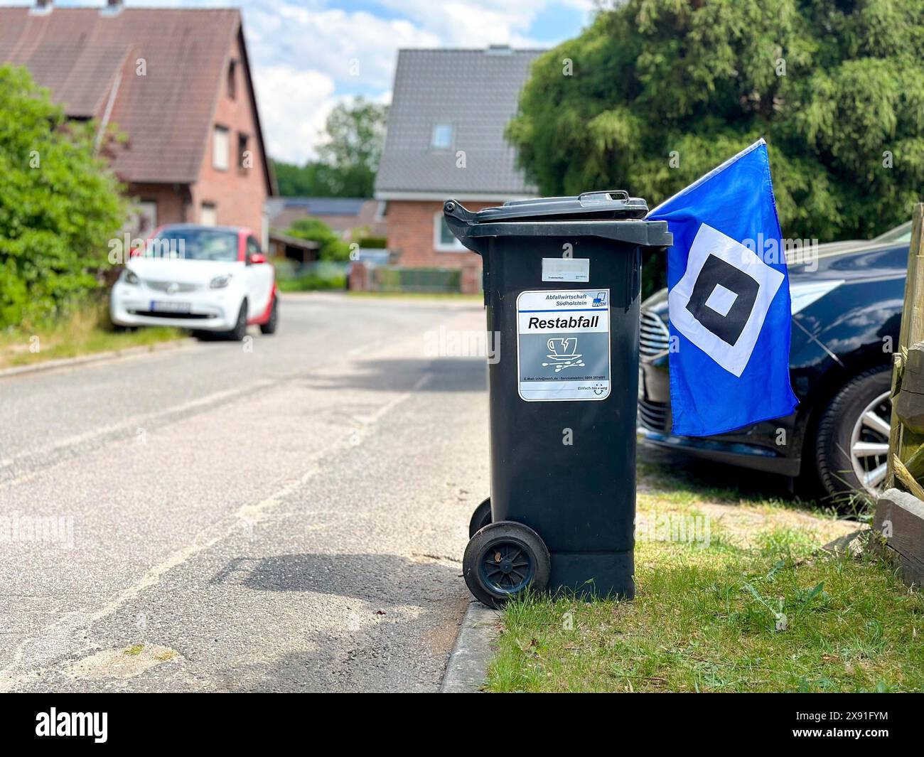 Hamburg sports club, HSV. Flag in rubbish bin, residual waste, waste ...