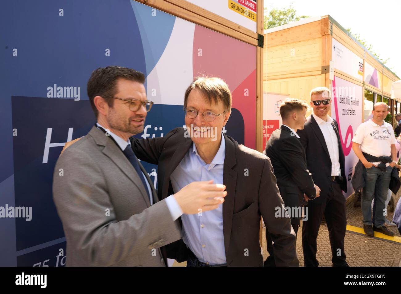 Justice Minister Marco Buschmann (FDP, l) and Health Minister Karl ...