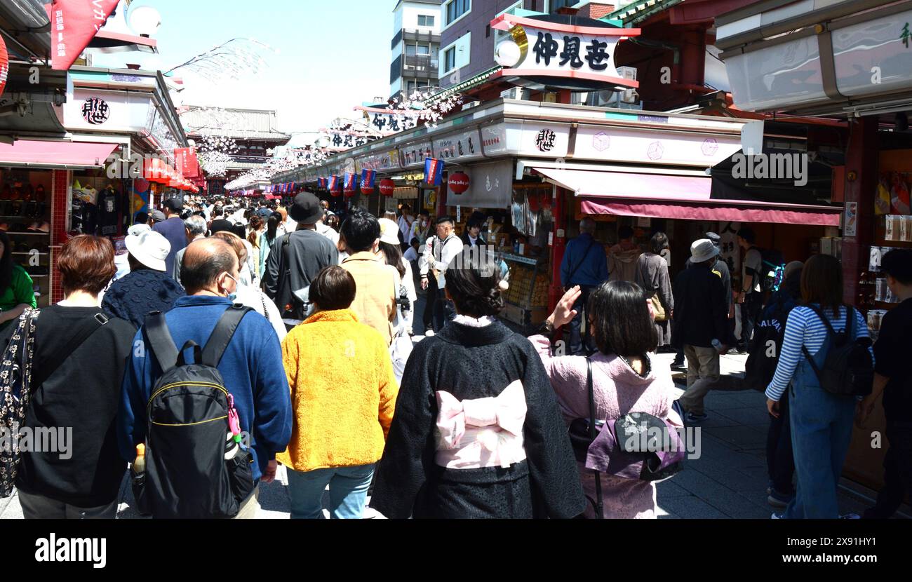 Japan Japanese people person food walk talk talking Tokyo eat eating ...