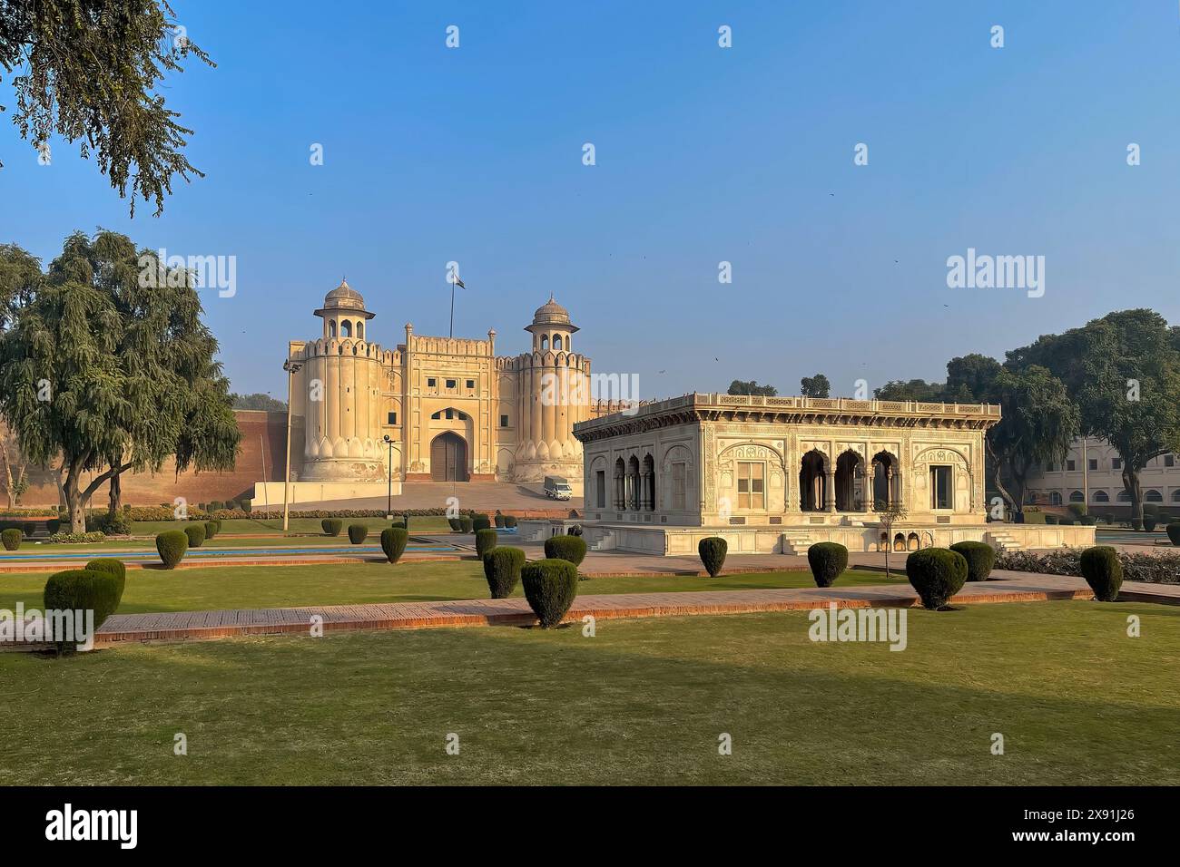 Qila lahore hi-res stock photography and images - Alamy