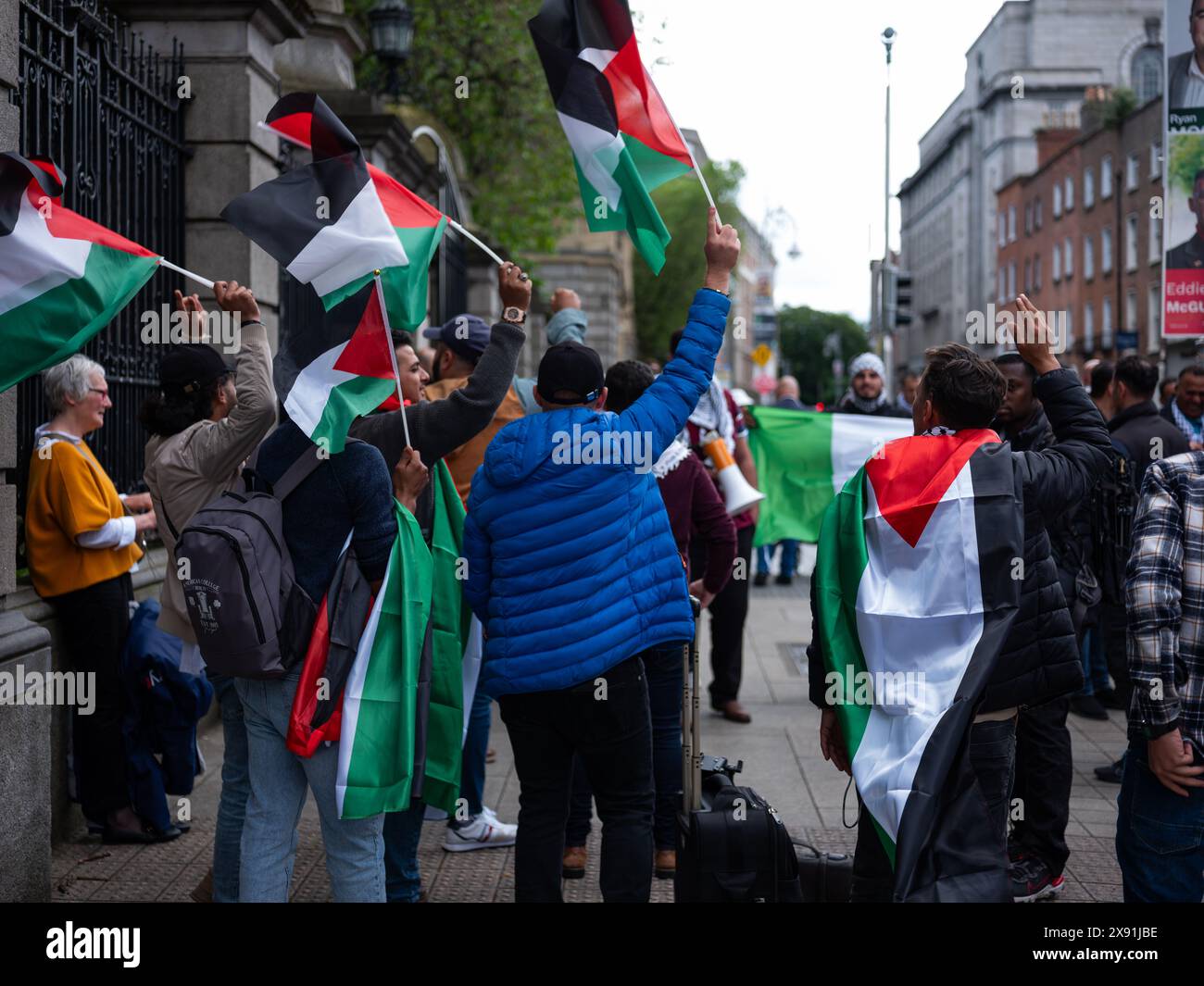 Pro Palestinian protesters outside the Dáil Éireann on Kildare Street ...