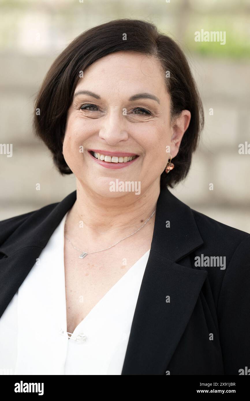 Poseful hi-res stock photography and images - Alamy