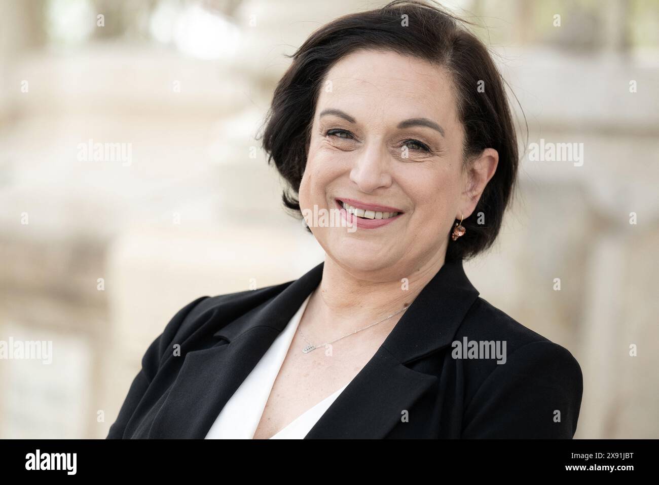 Poseful hi-res stock photography and images - Alamy