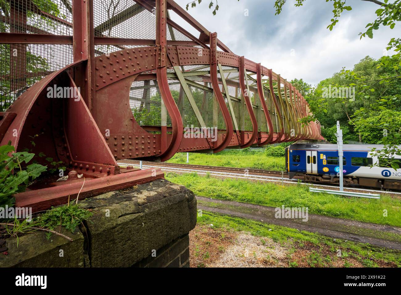 Deep pit bridge hi-res stock photography and images - Alamy