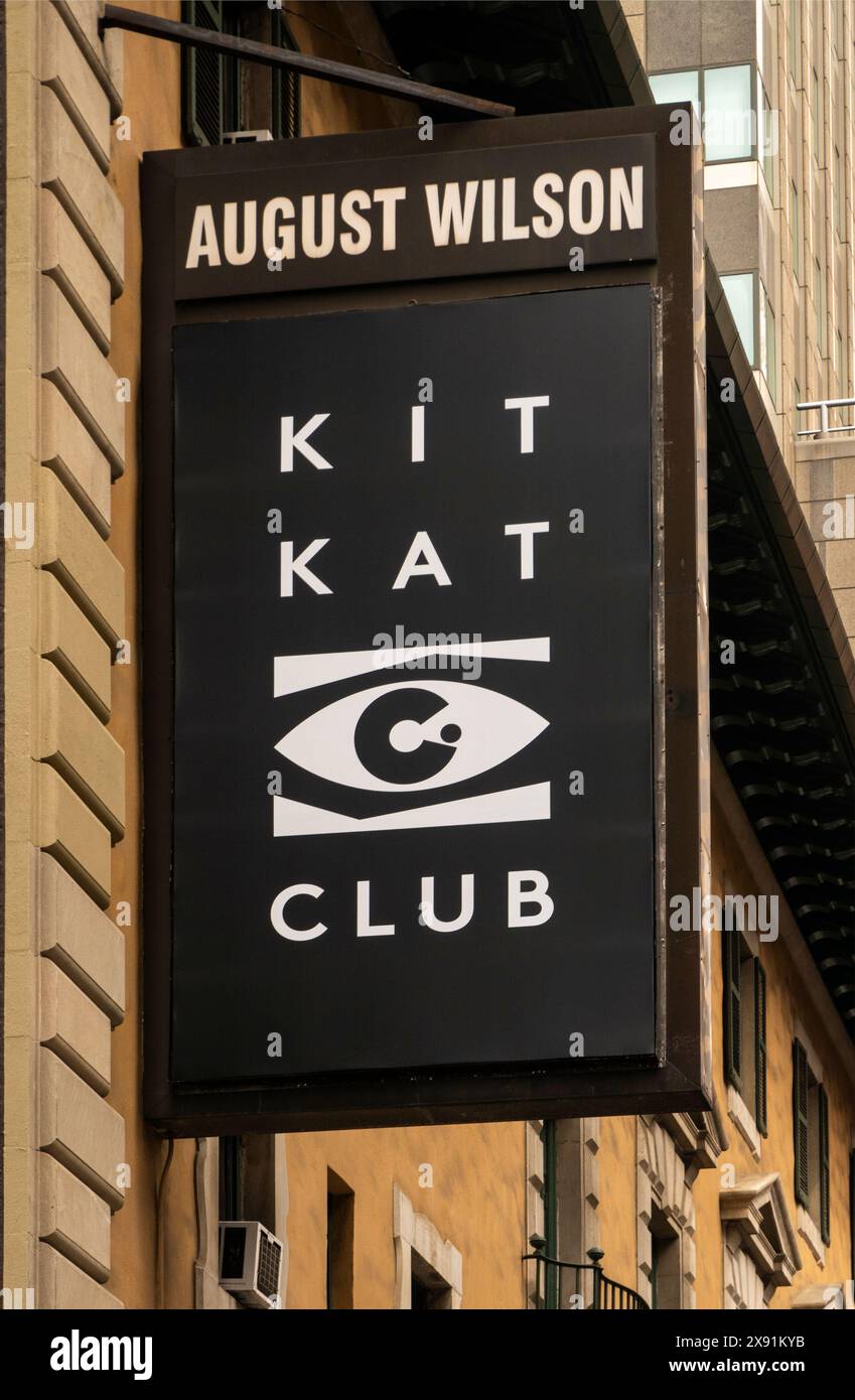 Kit kat club hi-res stock photography and images - Alamy